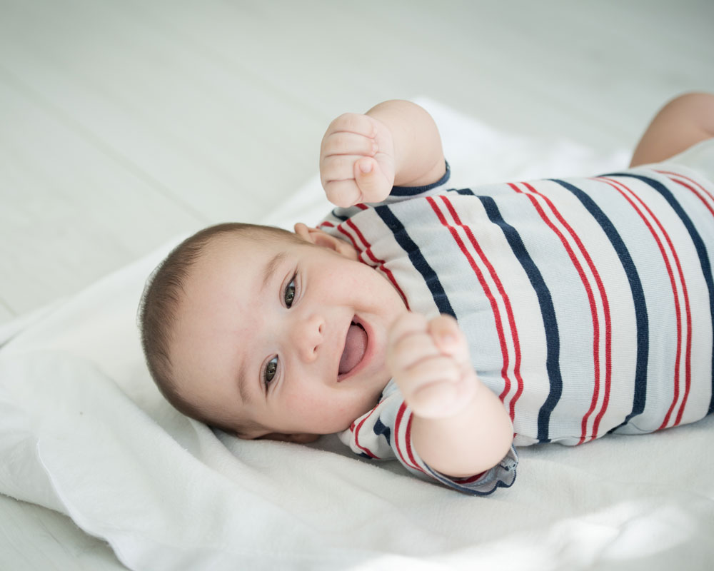 ¿Cuándo aprenden los bebés a girarse? · Moltex Baby