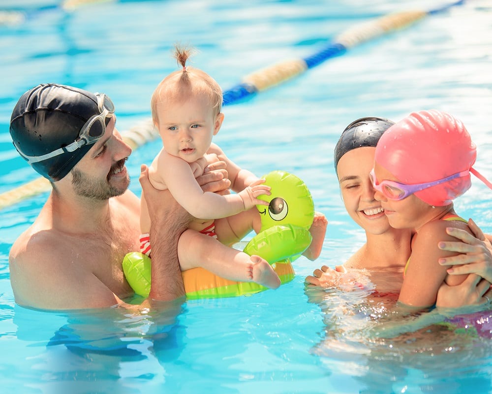¿Cómo enseñar a nadar a un bebé? · Moltex Baby ¿Cómo enseñar a nadar a un bebé? · Moltex Baby